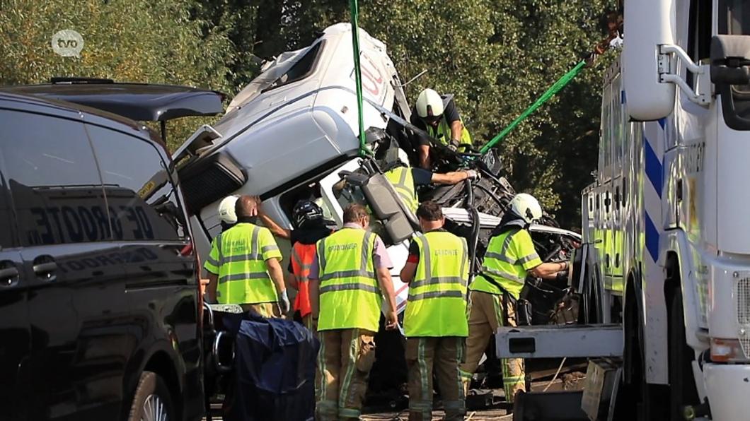 Vrachtwagenchauffeur komt om het leven bij ongeval op E17 in Beervelde ... Vrachtwagenchauffeur komt om het leven bij ongeval op E17 in Beervelde ...
